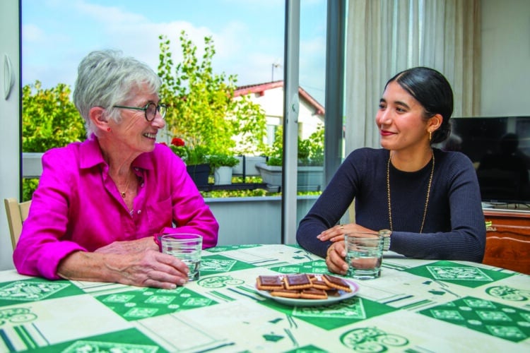 immersion dans la cohabitation d'Éya et Geneviève